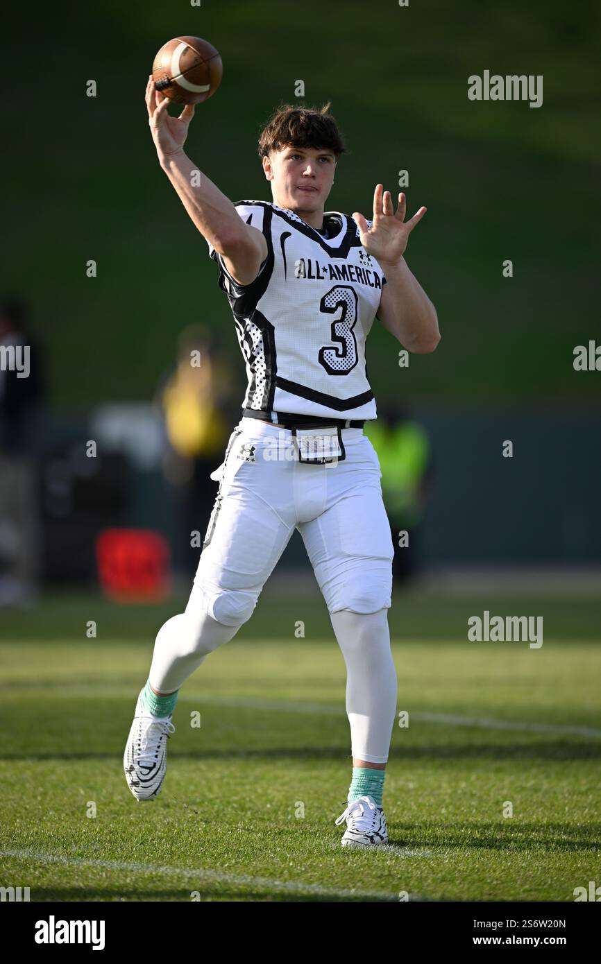Team Unstoppable quarterback Derek Zammit (3) warms up before the Under ...
