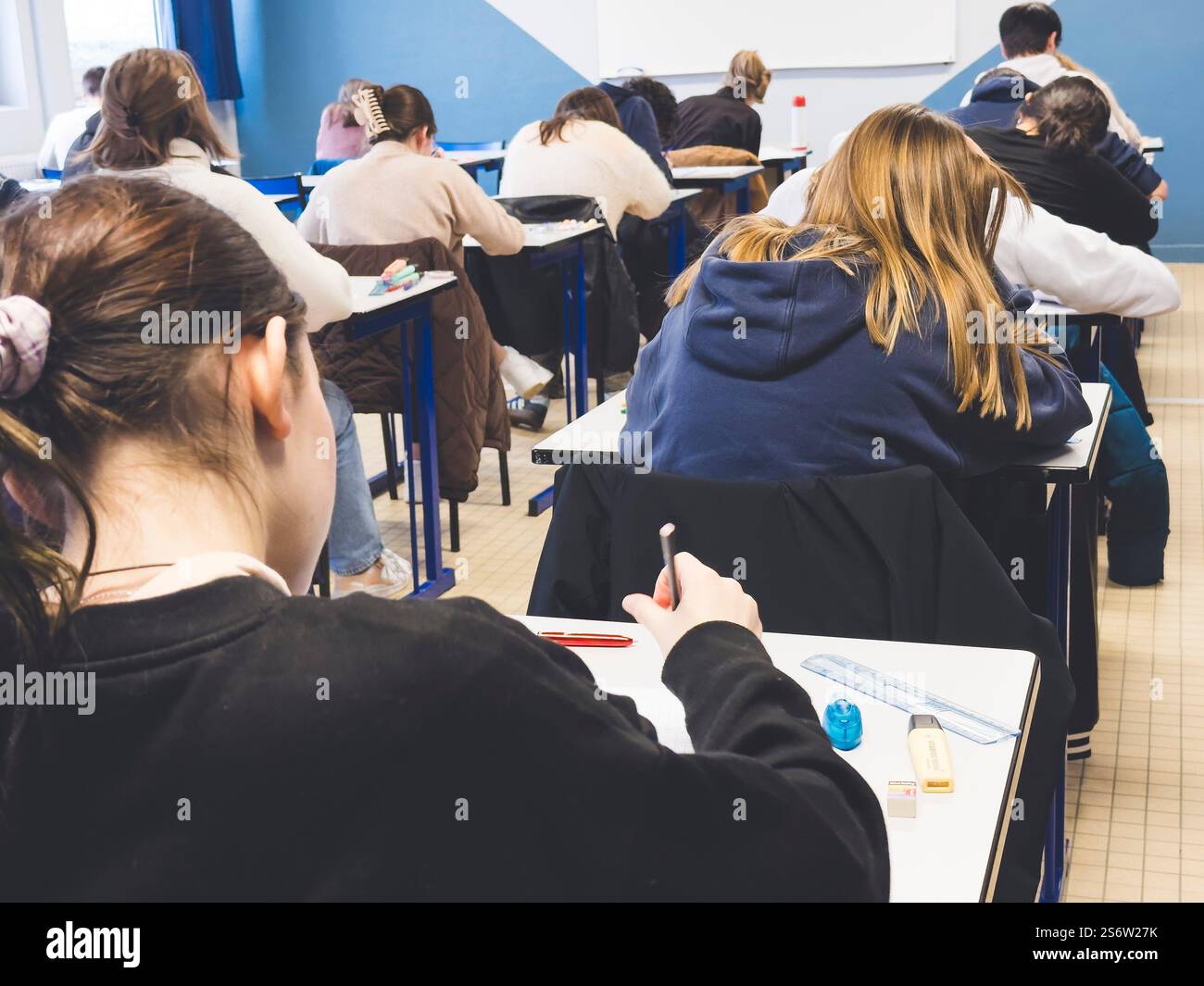 Desk middle high school hi-res stock photography and images - Alamy