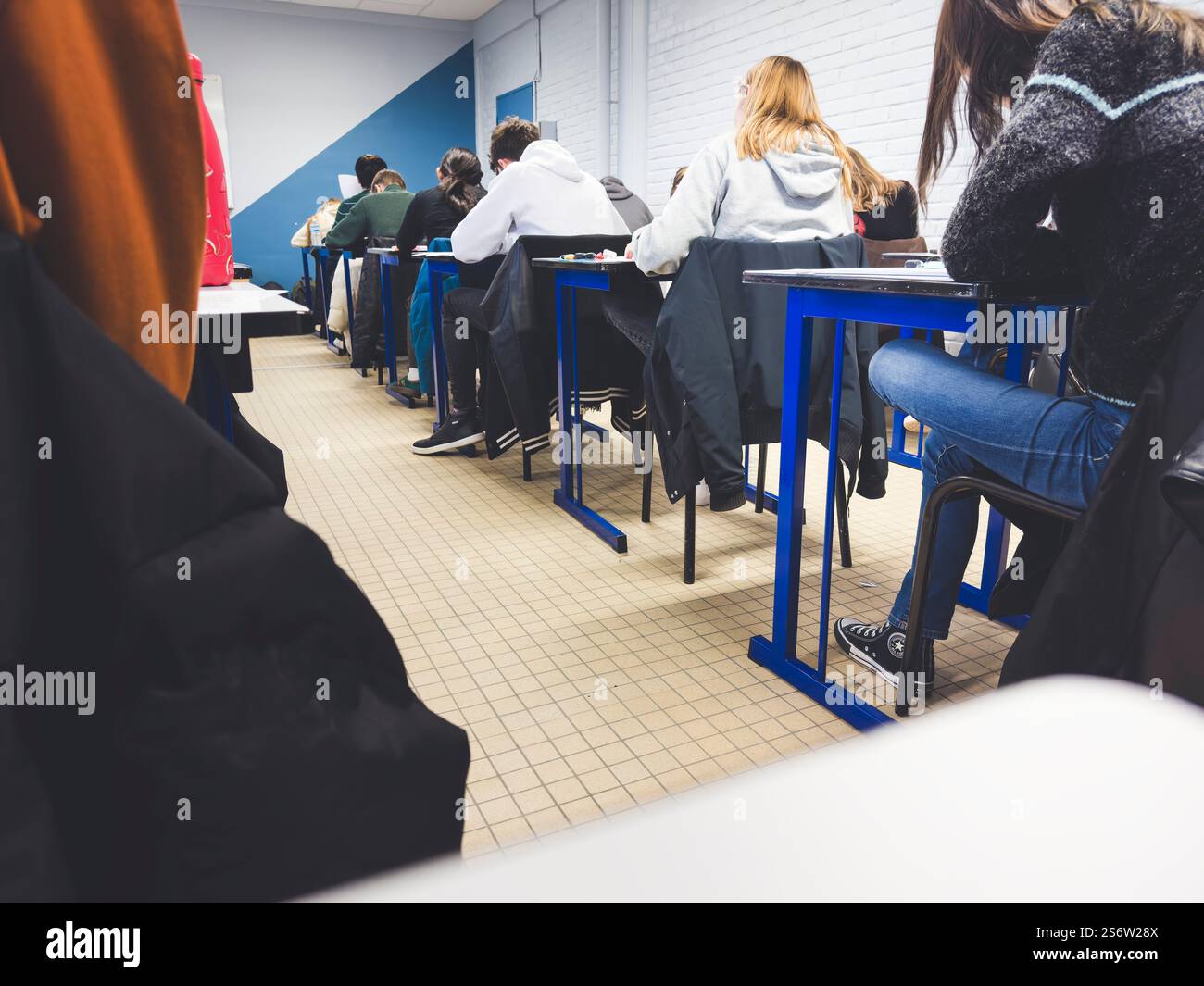 Desk middle high school hi-res stock photography and images - Alamy
