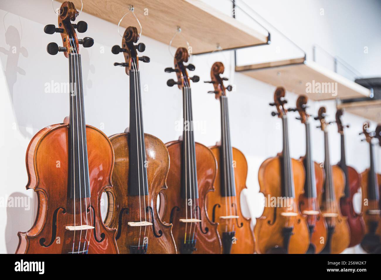 String alignment hi-res stock photography and images - Alamy