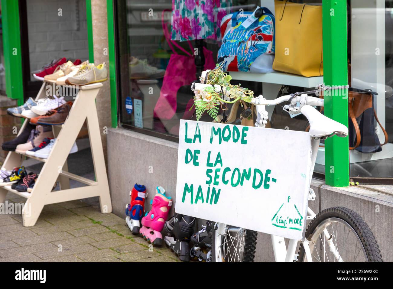 Circular economy second hand hi-res stock photography and images - Alamy