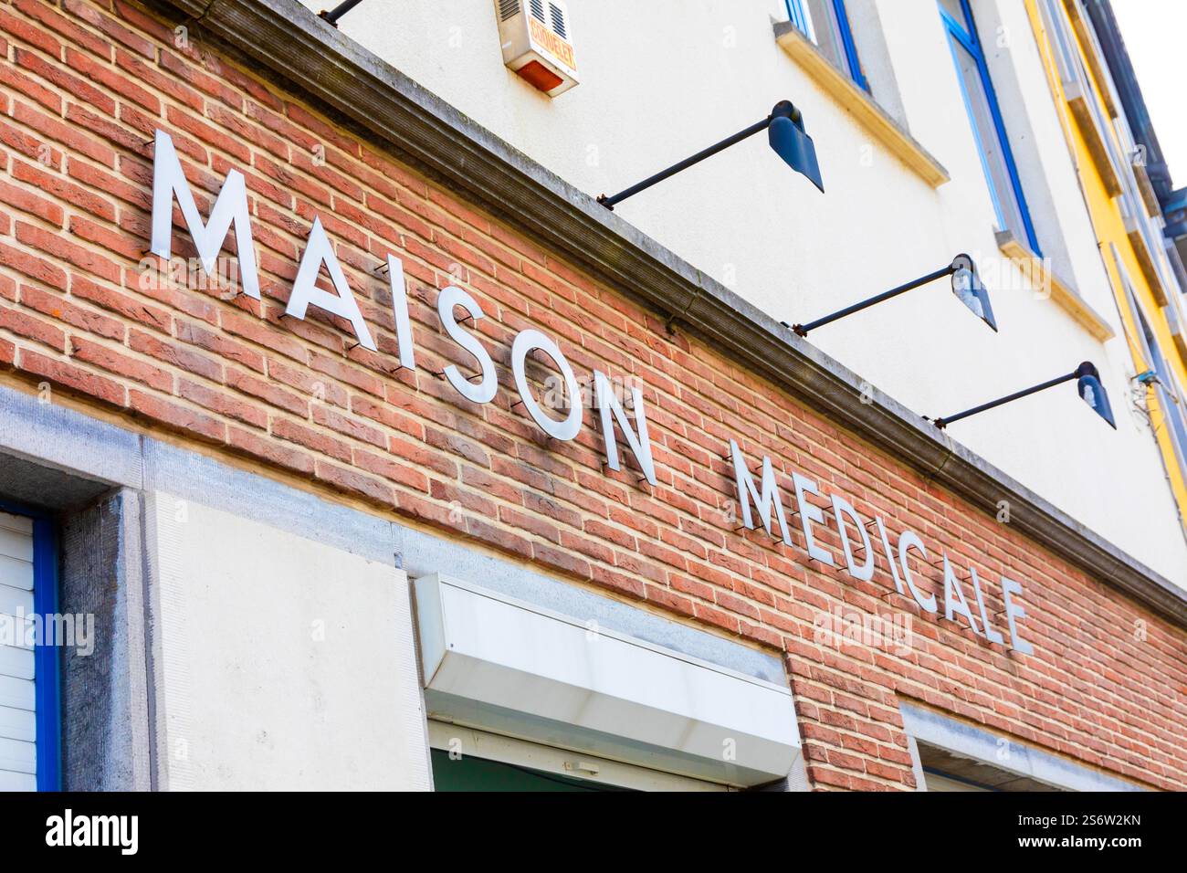 Medical center sign on brick background Stock Photo - Alamy