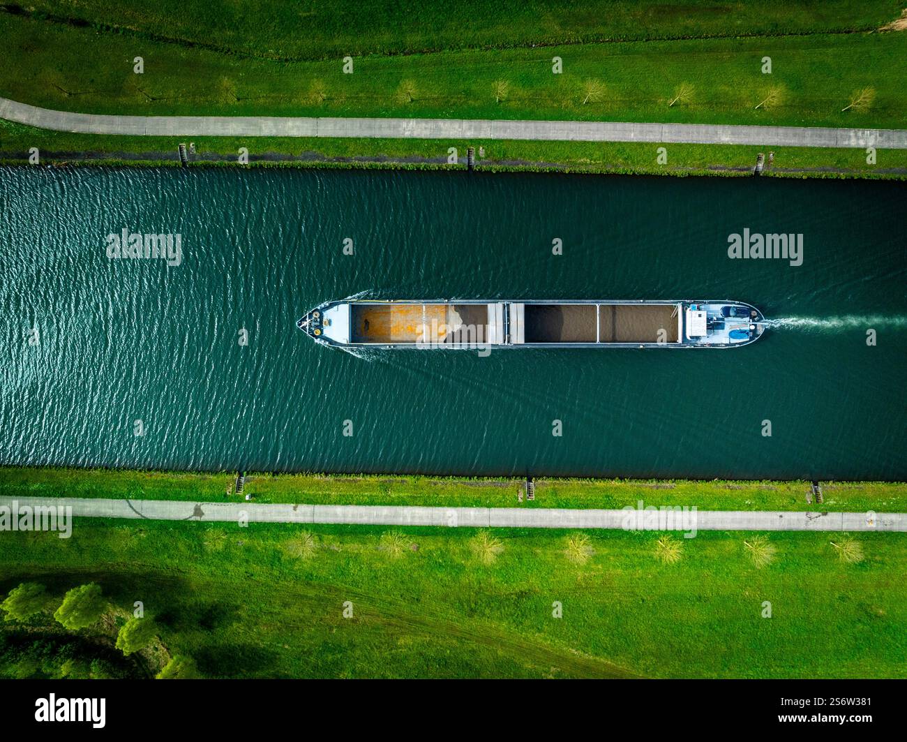 Barge carrying bulk cargo, top view Stock Photo - Alamy
