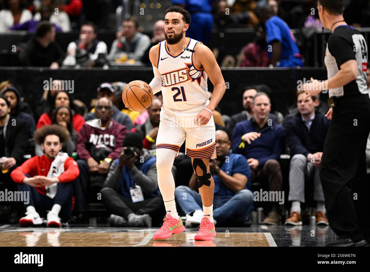 Phoenix Suns guard Tyus Jones (21) in action during the first half of ...