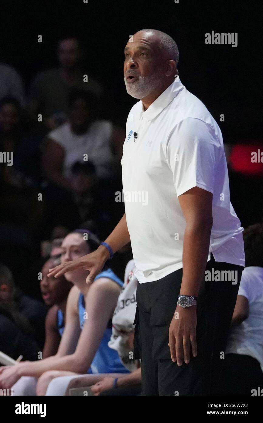 Mist's head coach Phil Handy gestures during the first half of the ...