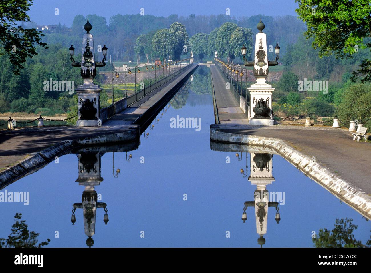 45 LOIRET / LOIRE VALLEY / Briare Canal Bridge Stock Photo - Alamy