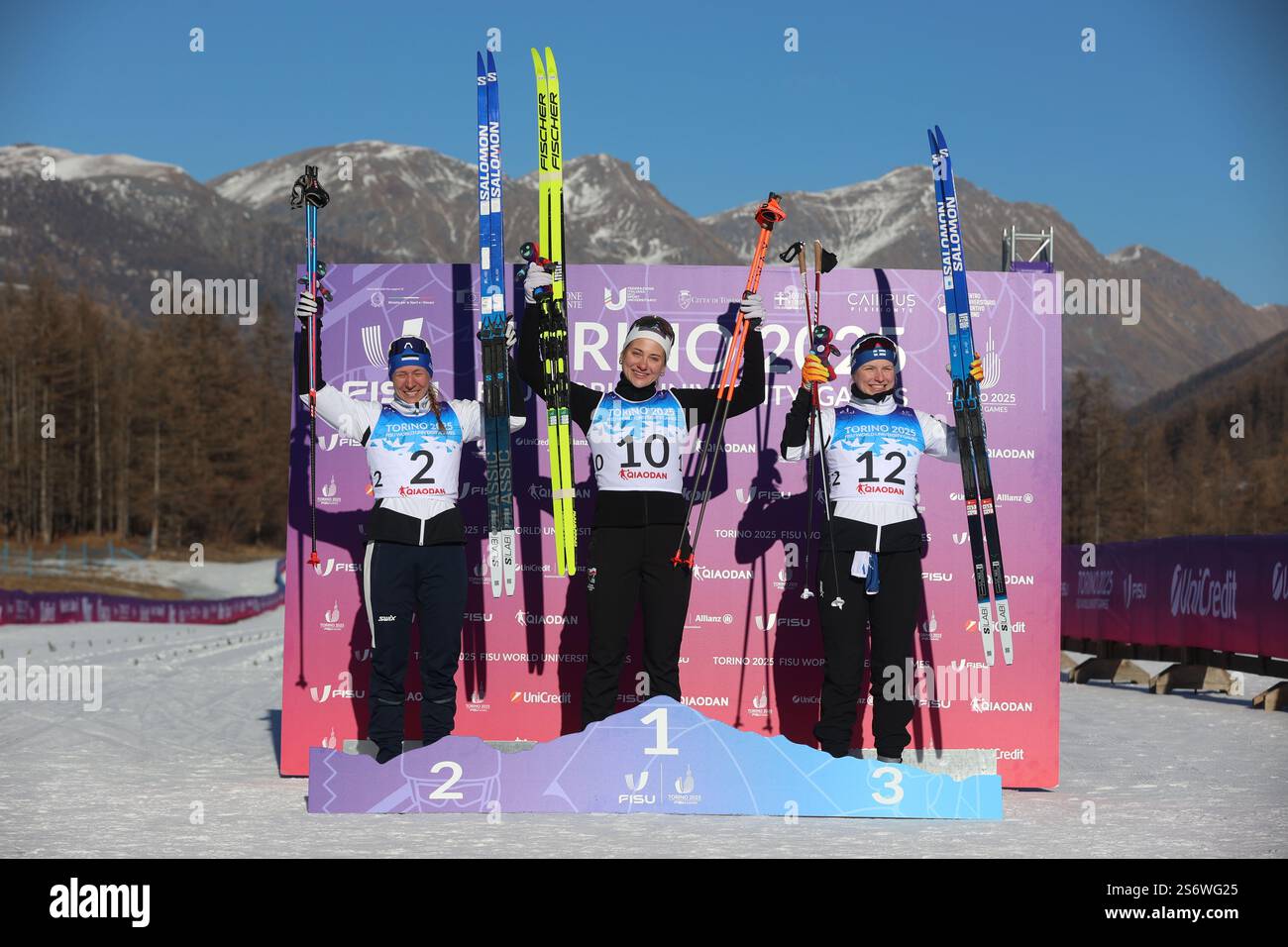 (250118) -- PRAGELATO, Jan. 18, 2025 (Xinhua) -- First-placed Izabela ...