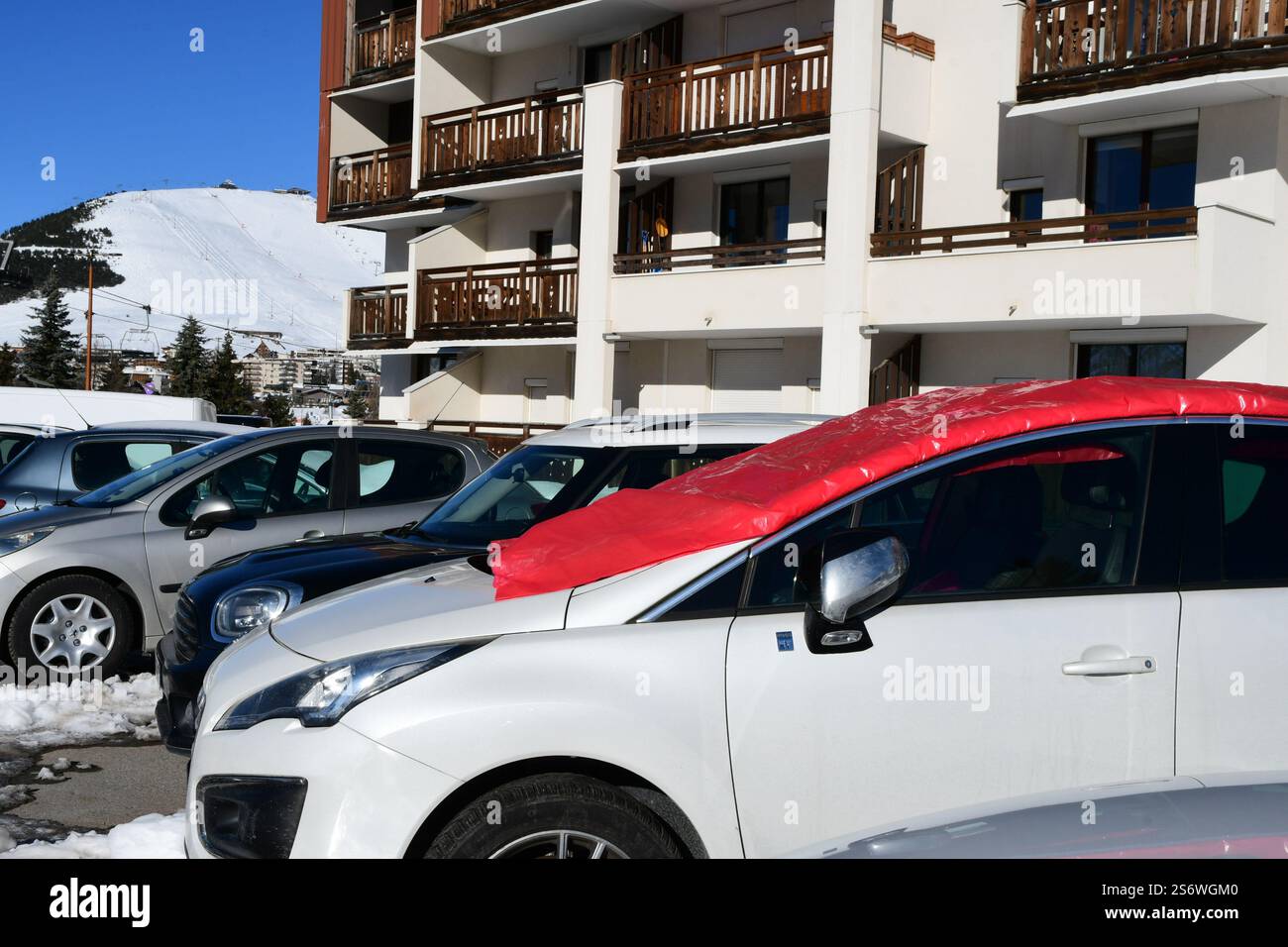 Alpe Huez, France. 14th Jan, 2025. Parking in the Alpe d Huez ski ...
