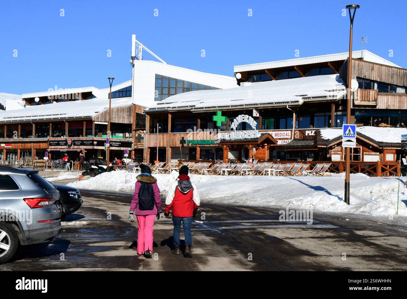 Alpe Huez, Isere, France. 14th Jan, 2025. Skiing tourists seen in the ...