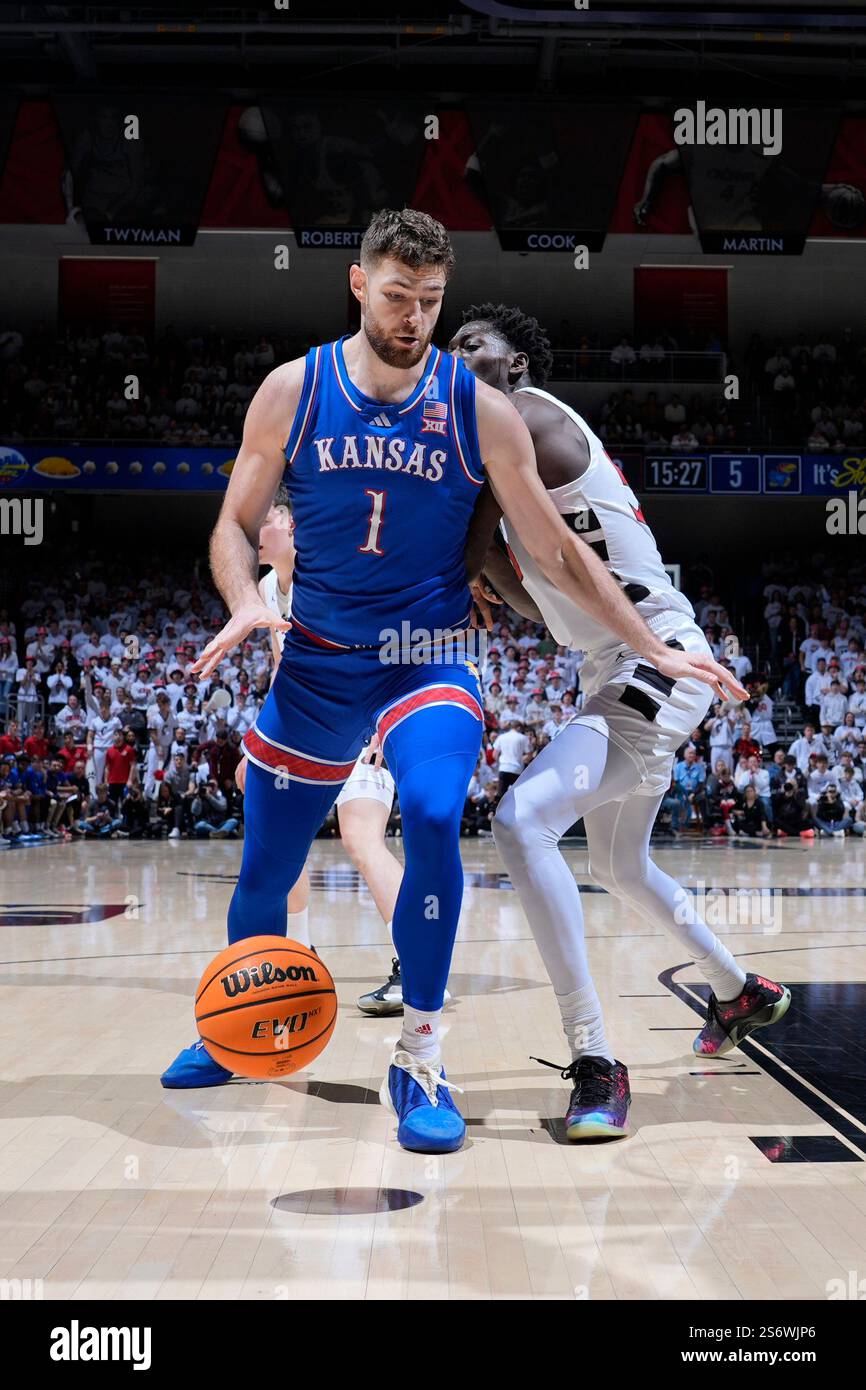 CINCINNATI, OH - JANUARY 11: Kansas Jayhawks center Hunter Dickinson (1 ...