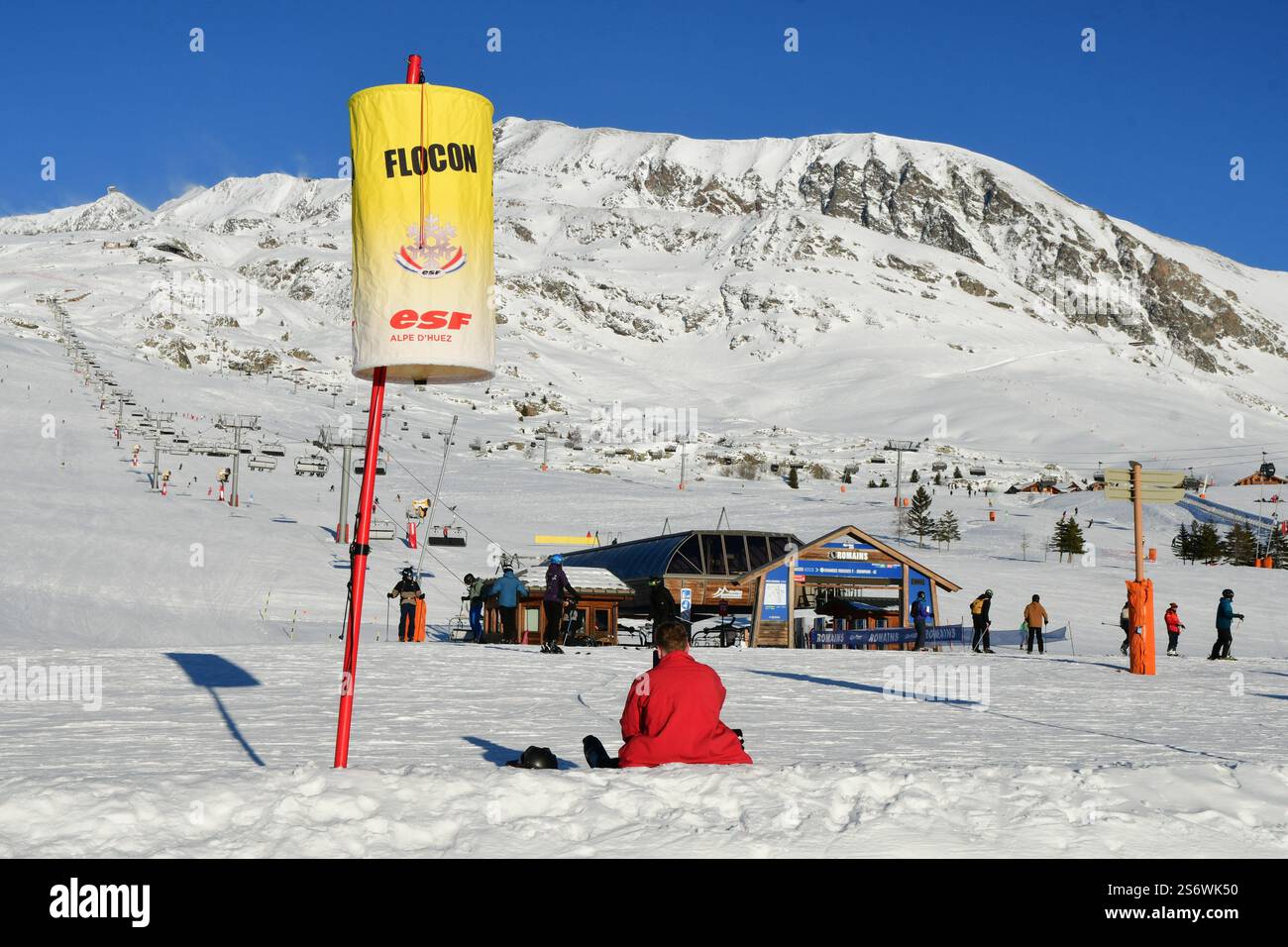 Alpe Huez, France. 13th Jan, 2025. Skiing tourists in the Alpe d Huez ...