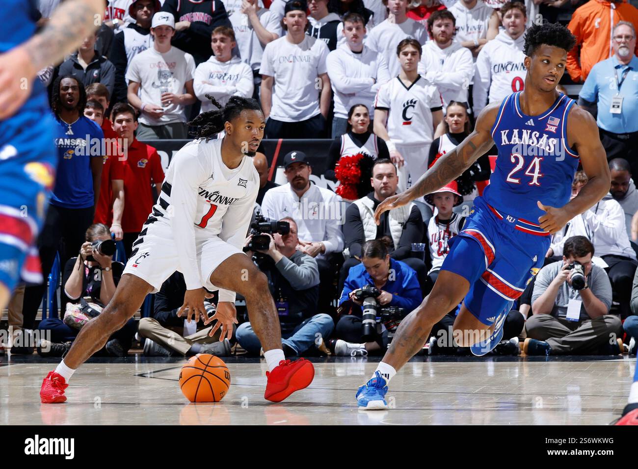 CINCINNATI, OH - JANUARY 11: Cincinnati Bearcats guard Day Day Thomas ...