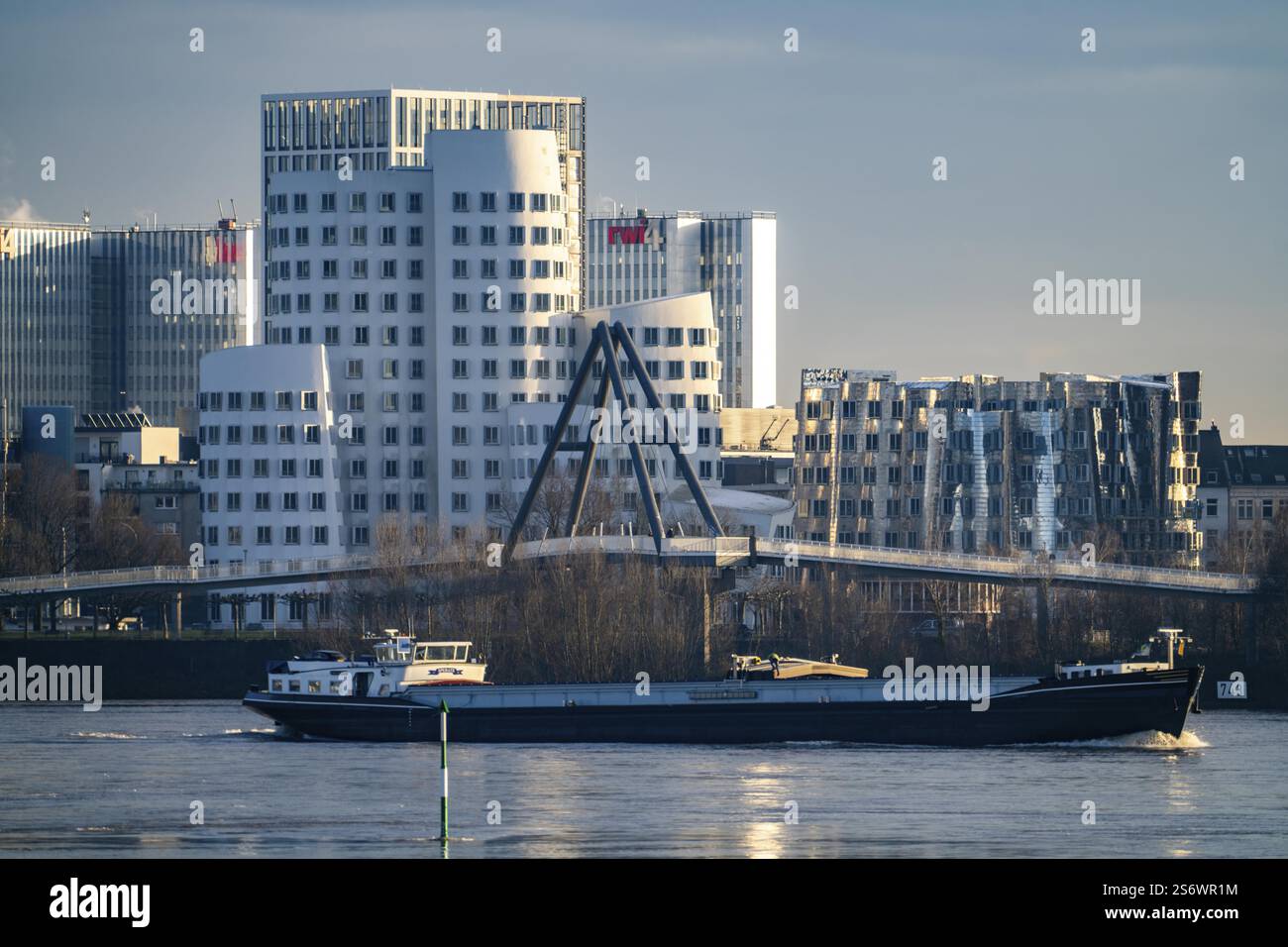 Buildings in Duesseldorf Media Harbour, Gehry buildings, Neuer Zollhof ...