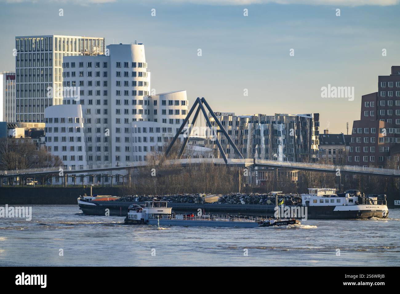 Buildings in Duesseldorf Media Harbour, Gehry buildings, Neuer Zollhof ...