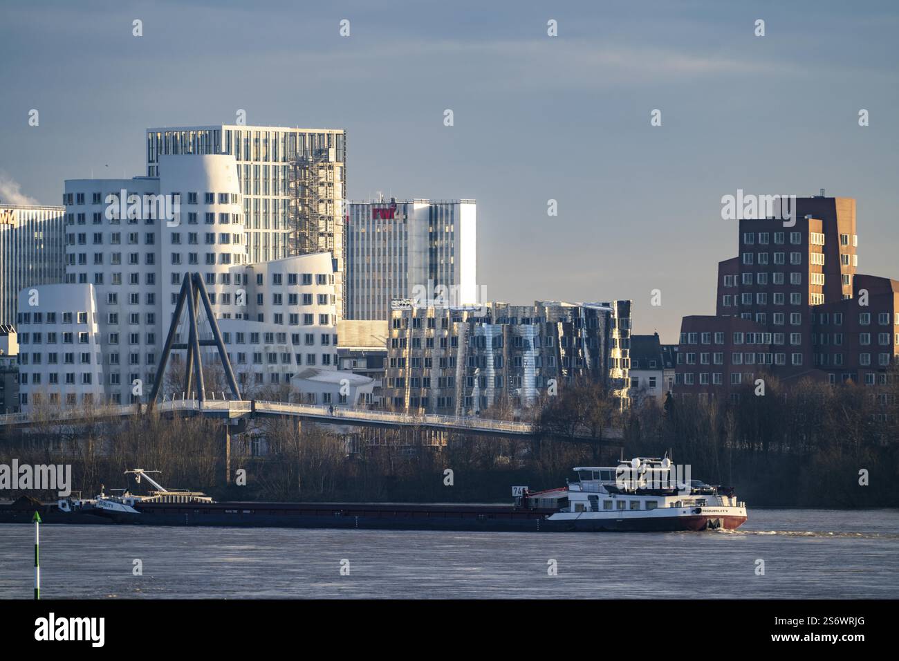 Buildings in Duesseldorf Media Harbour, Gehry buildings, Neuer Zollhof ...