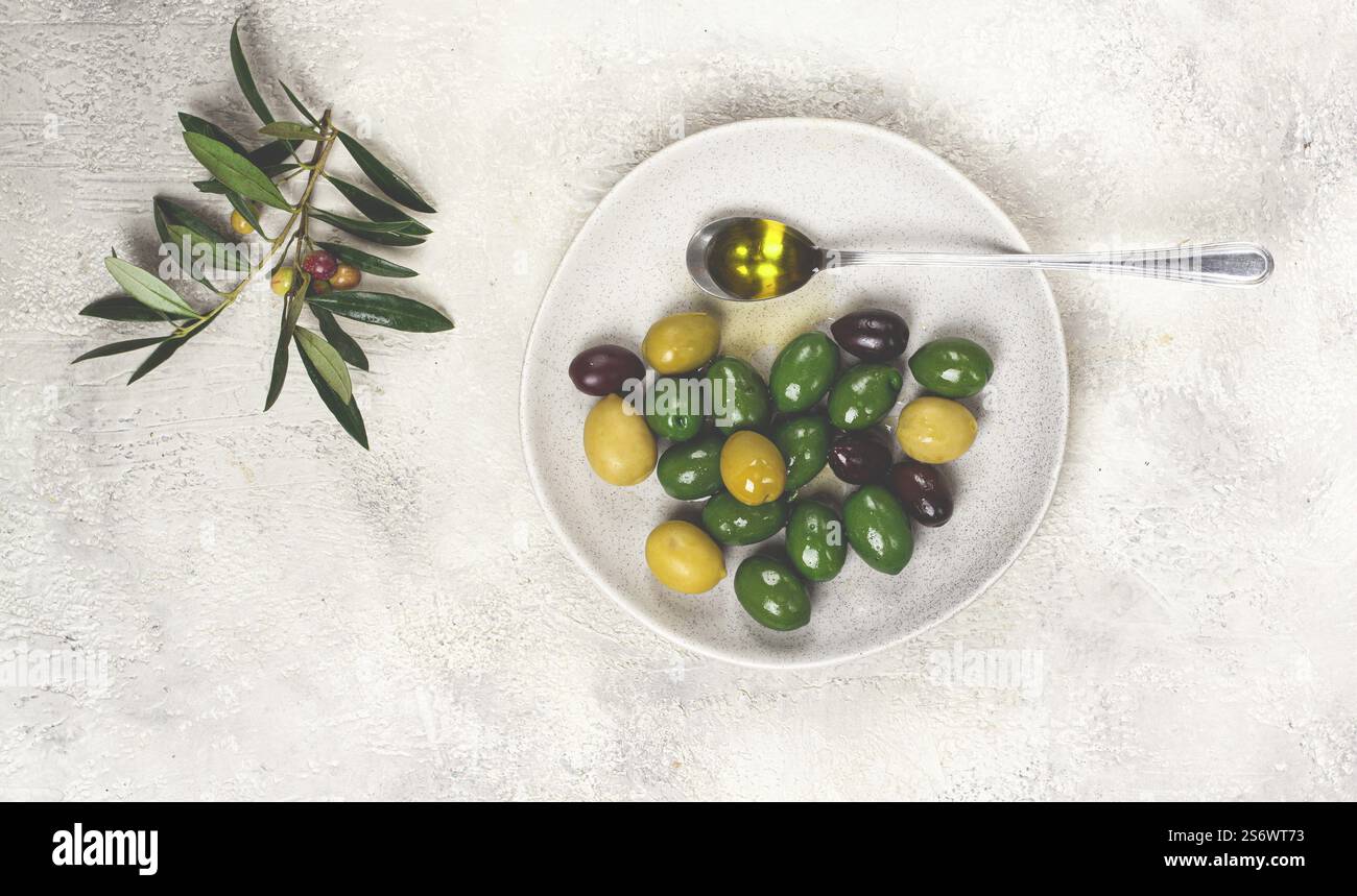 A mix of olives, a variety of Chalkidiki, verdi giganti and Kalamata ...