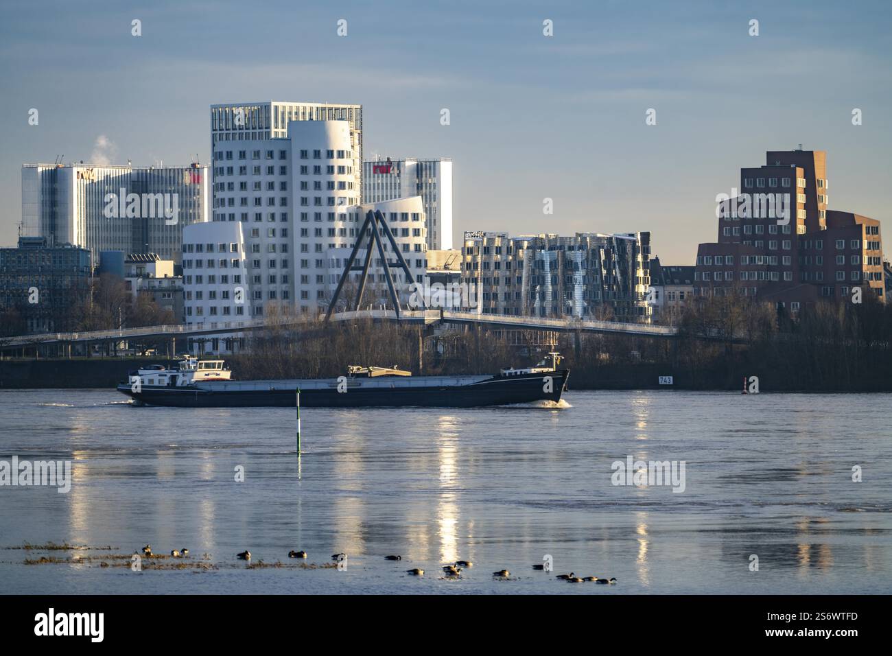 Buildings in Duesseldorf Media Harbour, Gehry buildings, Neuer Zollhof ...