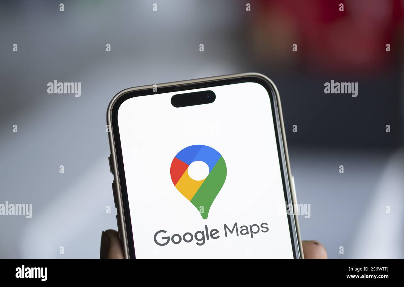 Google maps logo hi-res stock photography and images - Alamy