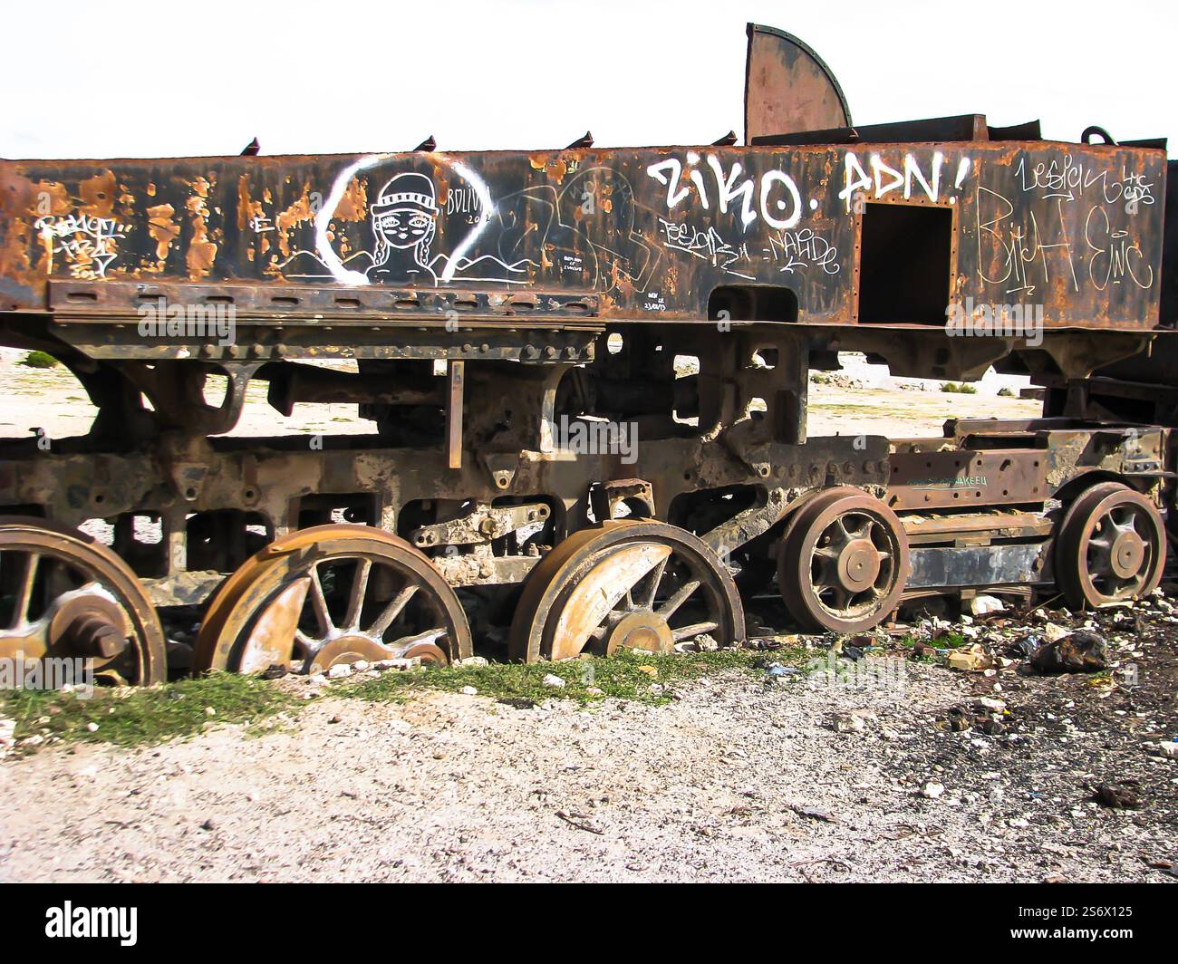 Graffiti of Bolivian girl at Uyuni train cemetry Stock Photo - Alamy
