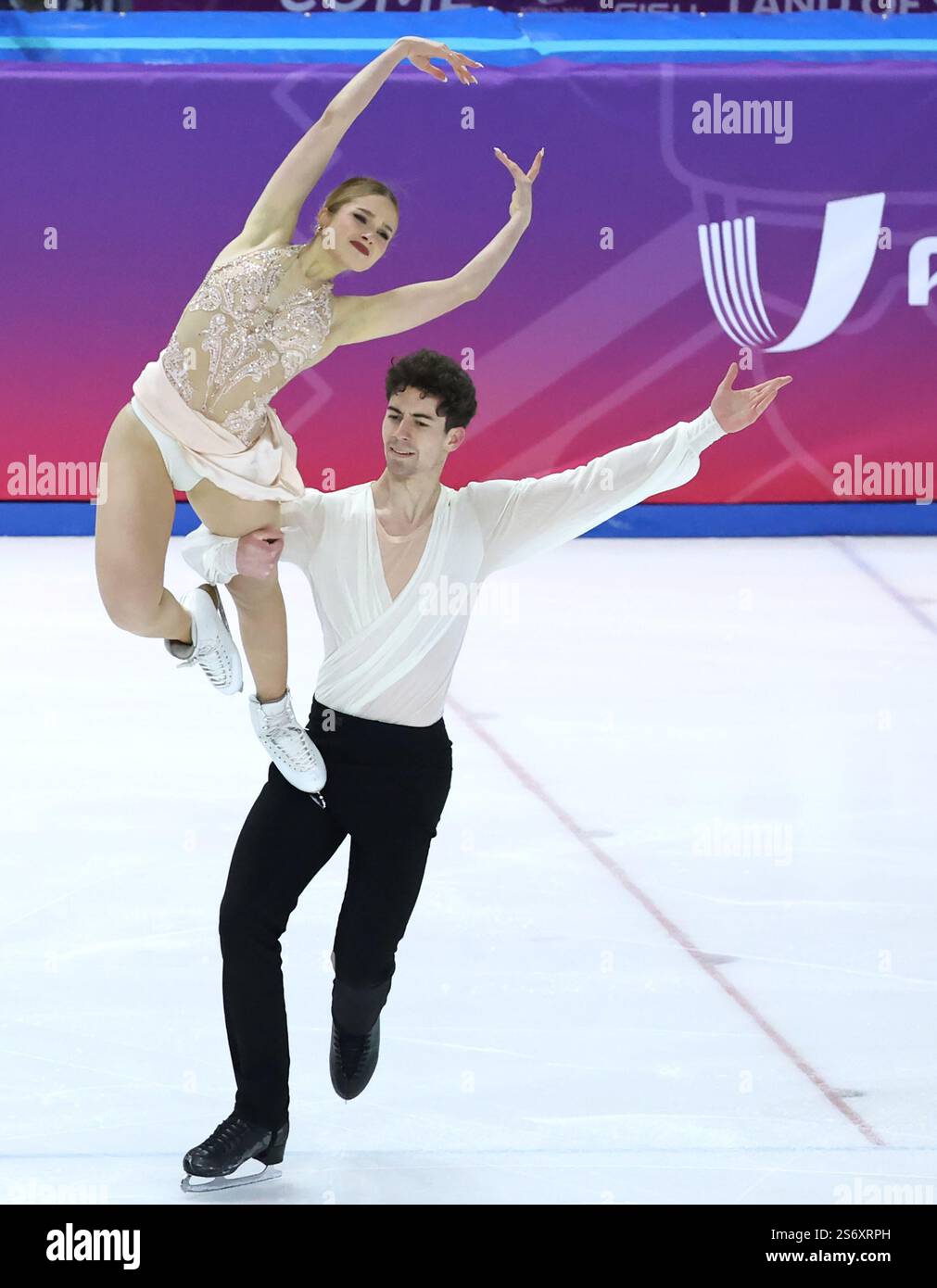 (250118) -- TURIN, Jan. 18, 2025 (Xinhua) -- Sofia Val (L)/Asaf Kazimov ...