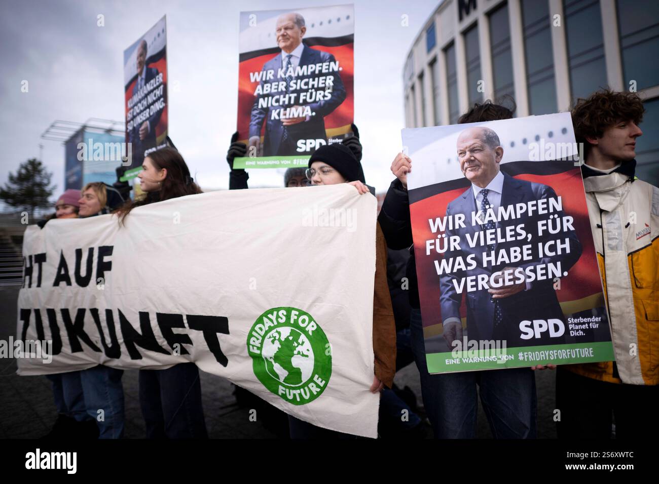 Protest Fridays for Future - Wahlparteitag SPD DEU, Deutschland ...