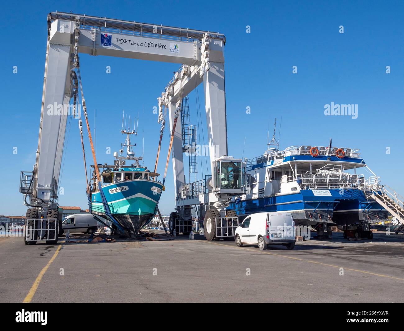 The trawler "TIP-TOP" is taken out of the water in the port of La ...