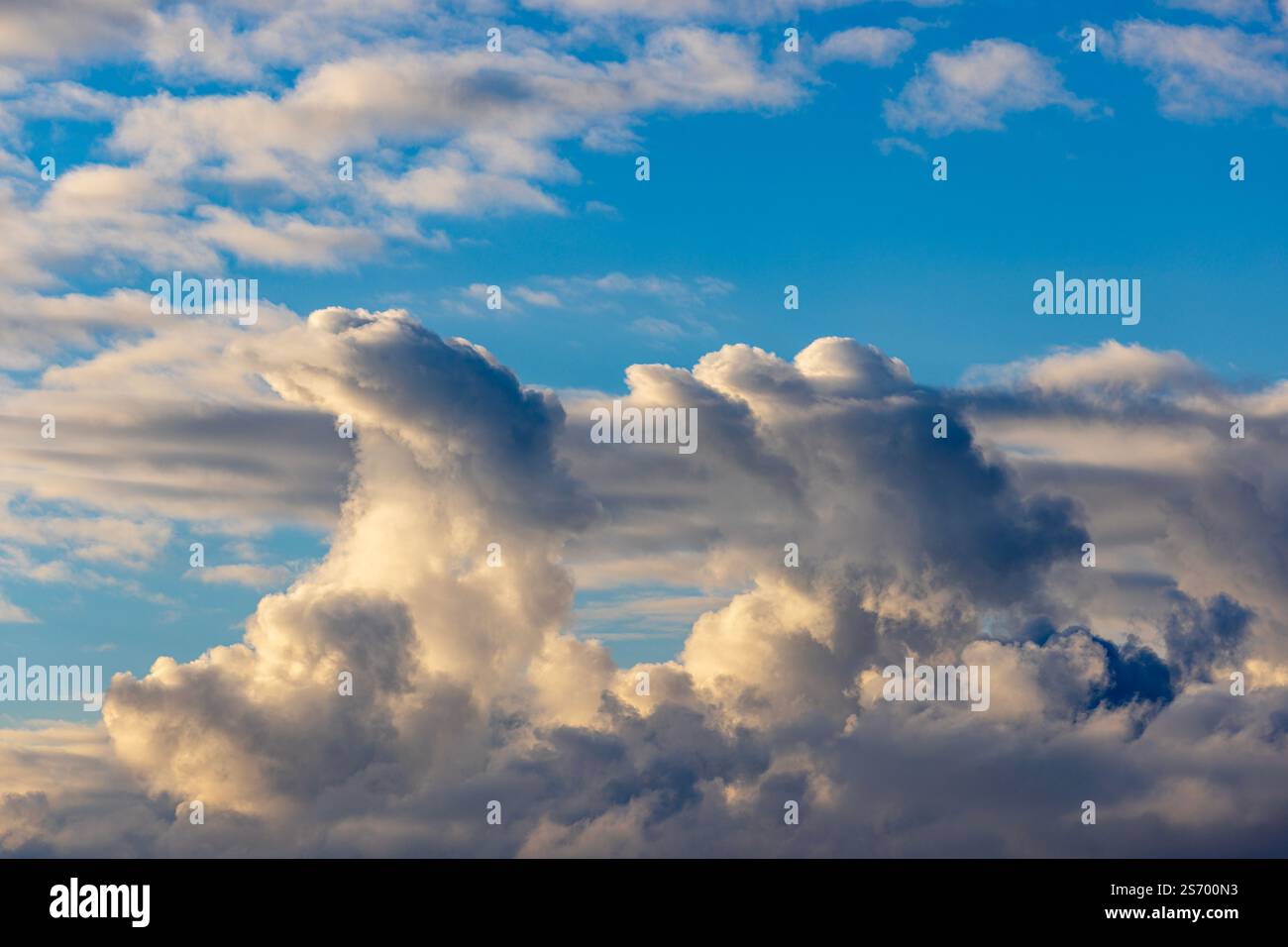 Cumuls cloud hi-res stock photography and images - Alamy