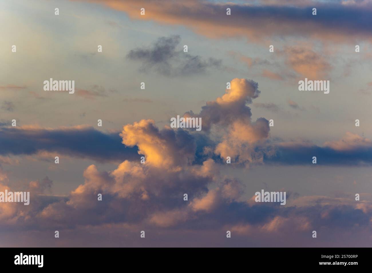 Cumuls cloud hi-res stock photography and images - Alamy