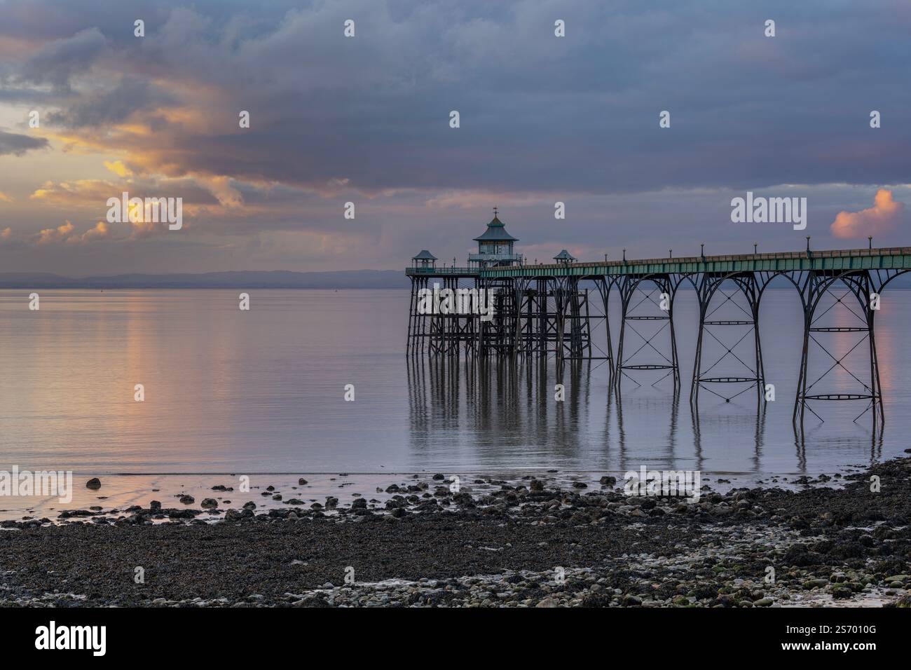 Victorian clevedon pier north hi-res stock photography and images - Alamy