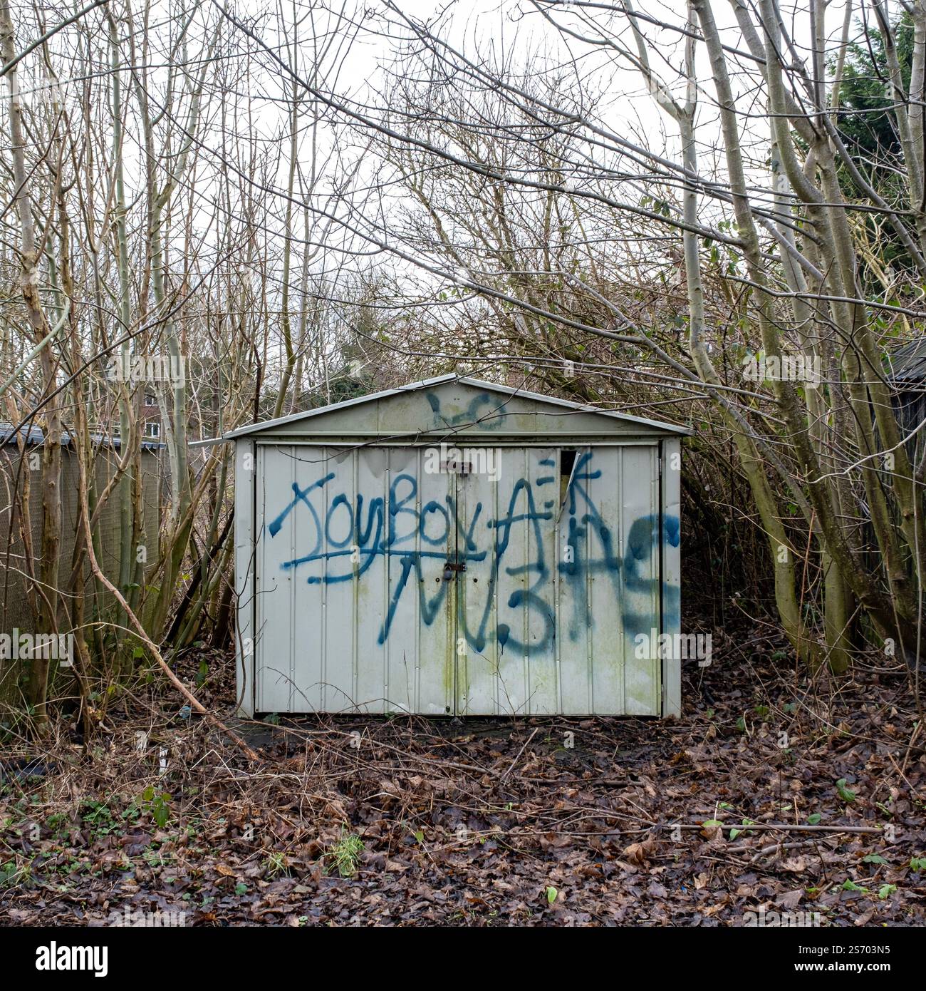 Derelict and abandoned self build garage in the countryside Stock Photo ...