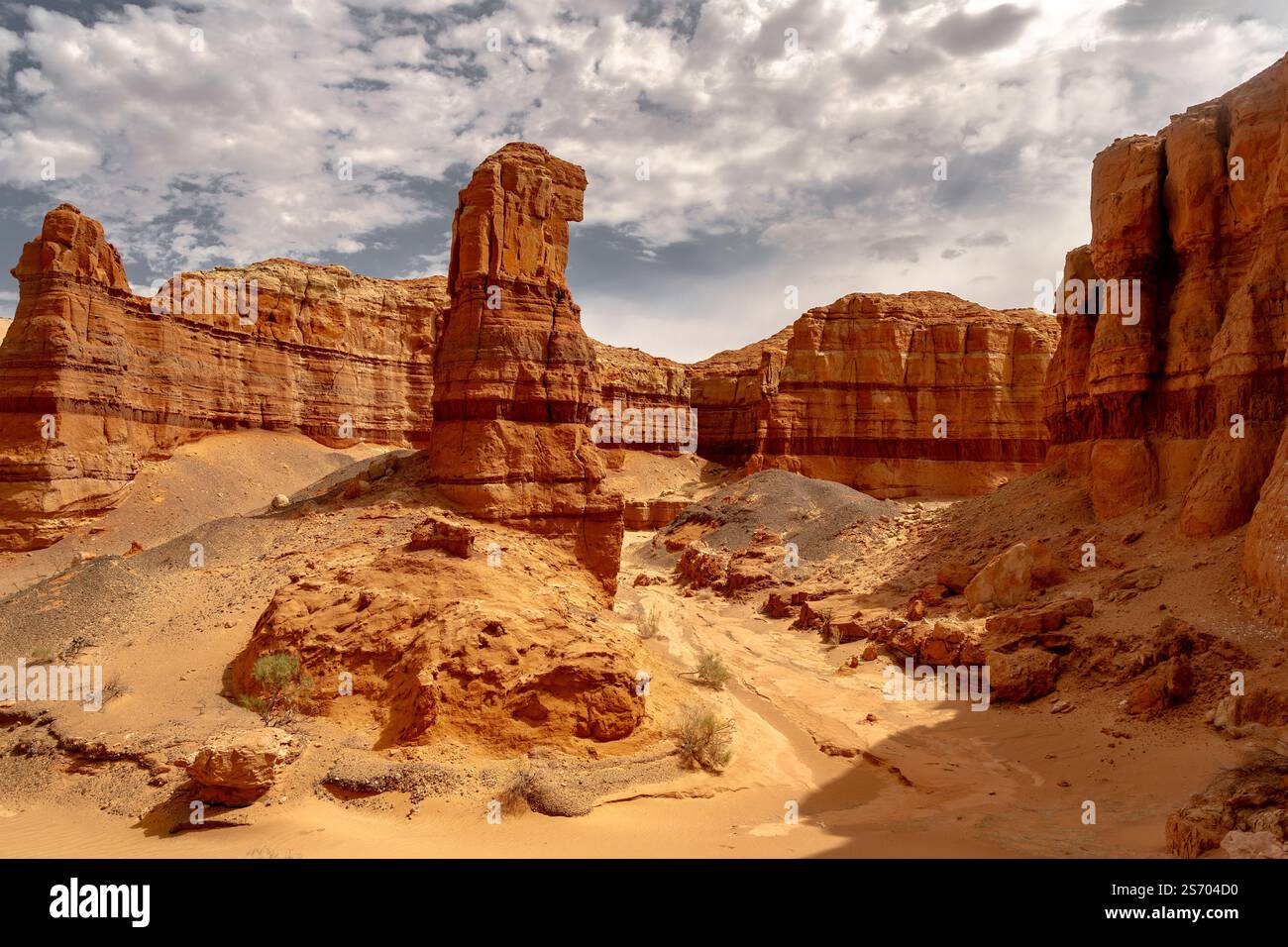 Mongolian Grand Canyon, Mongolian Sphinx, Khermen Tsav, Gobi desert ...