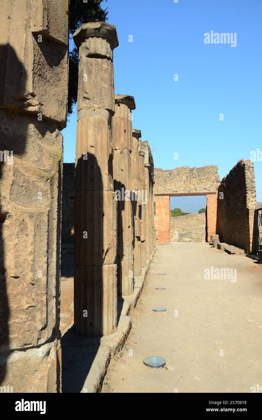 Pompeii, Roman House. Roman city frozen by the devastating eruption of ...