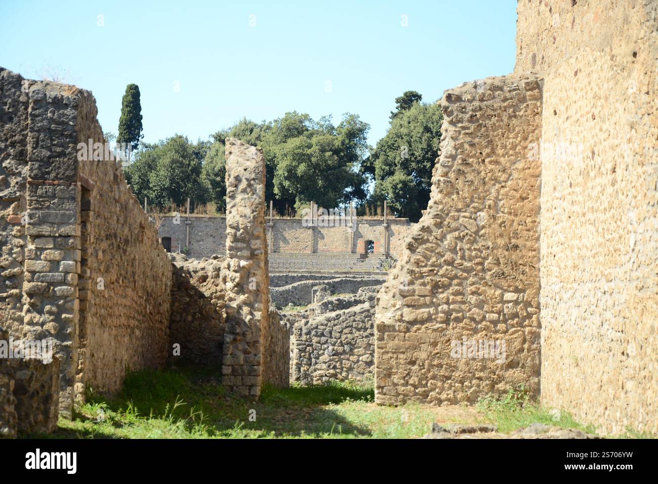 Pompeii, Roman House. Roman city frozen by the devastating eruption of ...