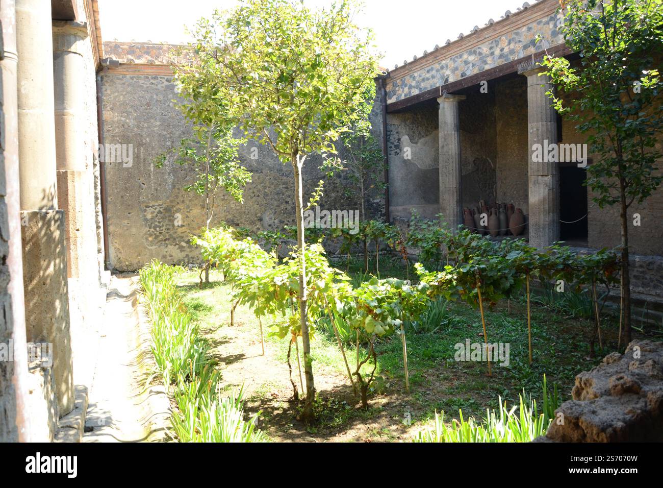 Pompeii, Roman House. Roman city frozen by the devastating eruption of ...