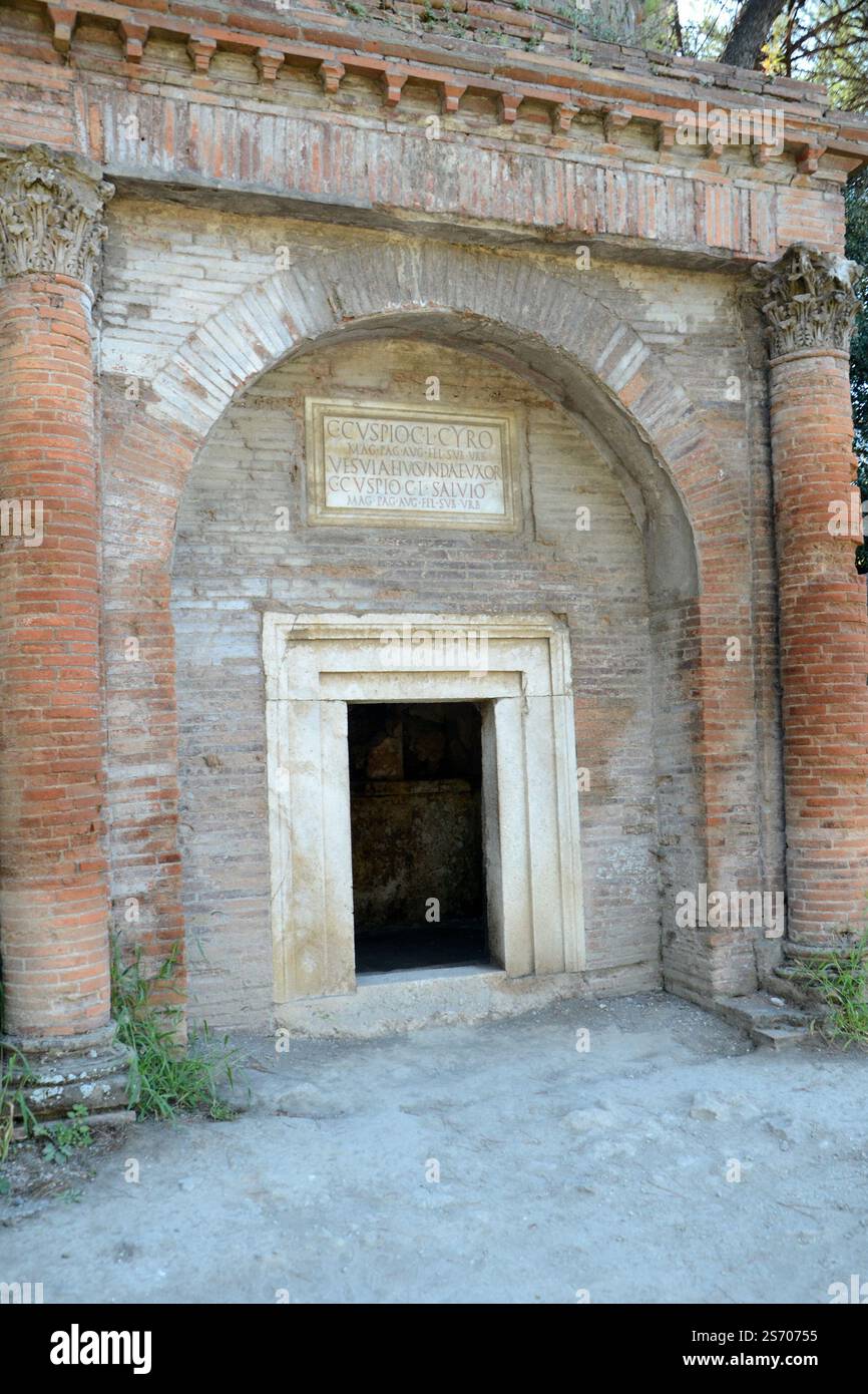 Pompeii Mausoleum at Stabian Gate Pompeii, Italy Stock Photo - Alamy
