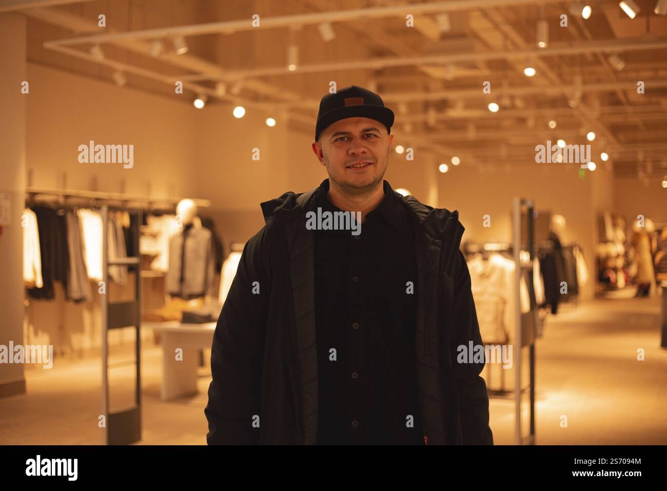 man in store Stock Photo - Alamy