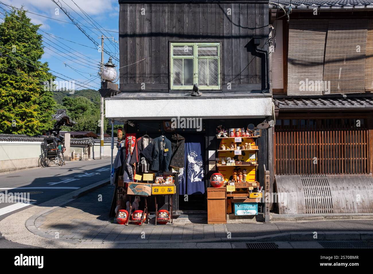 Old antique shop in central hi-res stock photography and images - Alamy