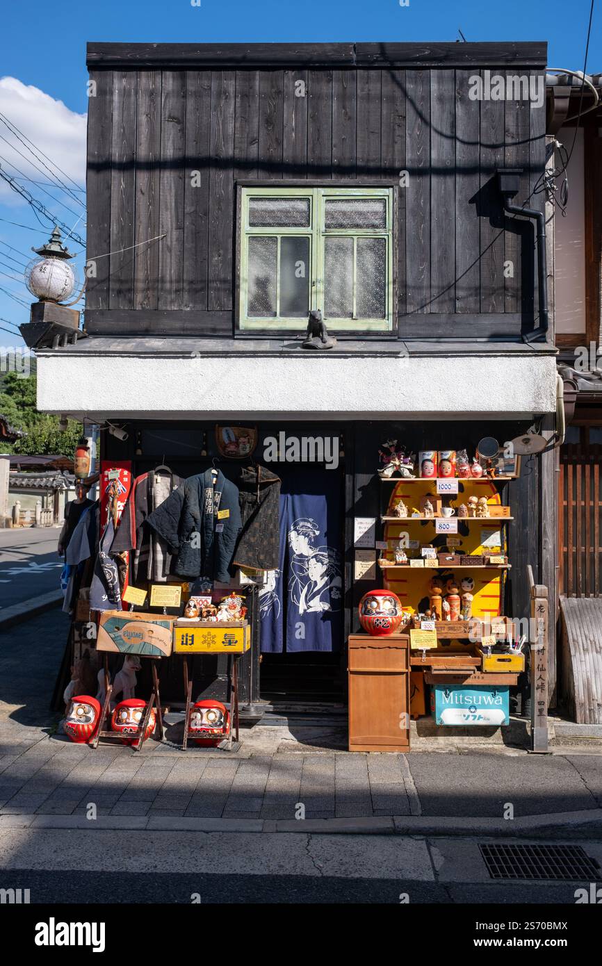 Vintage Antique Shop in Kyoto Japan Stock Photo - Alamy