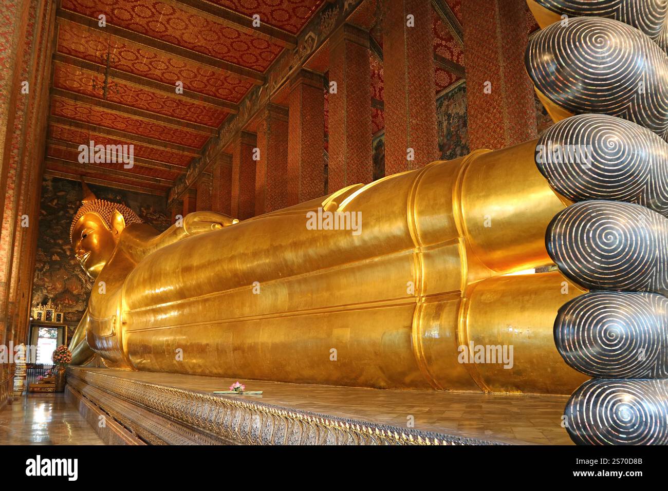 Fantastic 46 Meters Long Reclining Buddha Image of Wat Pho Temple ...