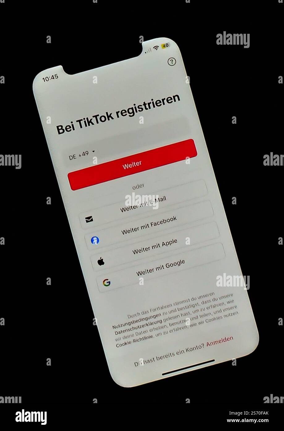 Tiktok Online-Plattform 18.01.2025, xdanx, Unterhaltung, v.l.Auf einem Smartphone wird das bei ...