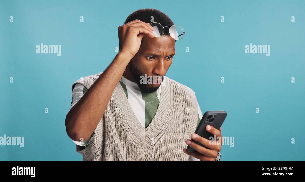 Shock phone emoji hi-res stock photography and images - Alamy