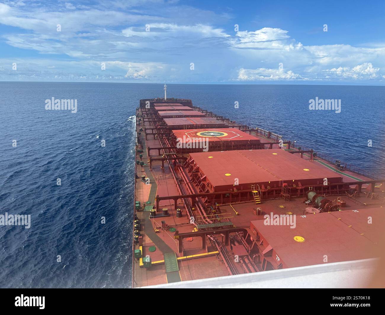 Cargo and cargo ship smartphone stock photos and images - Alamy