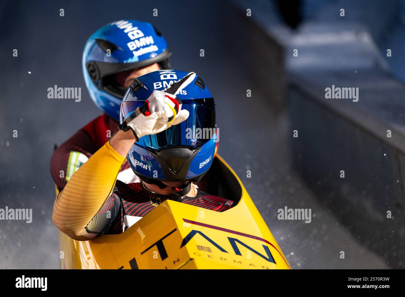 Johannes Lochner, Georg Fleischhauer (Deutschland) jubeln im Ziel ueber ...