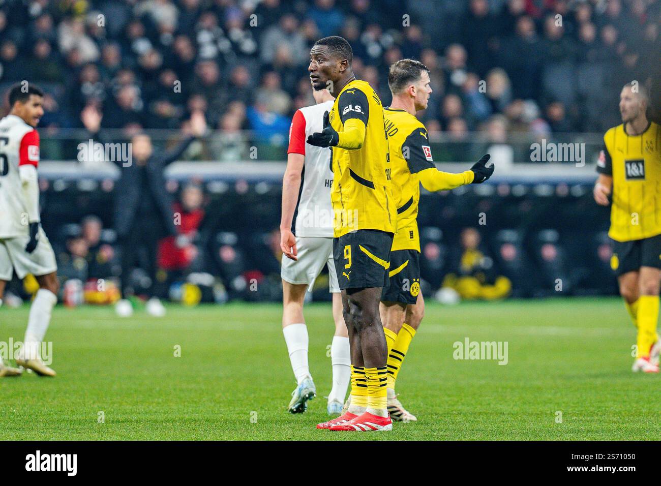 Frankfurt, Deutschland. 17th Jan, 2025. 17.01.2025, Eintracht Frankfurt vs. Borussia Dortmund, 1 ...