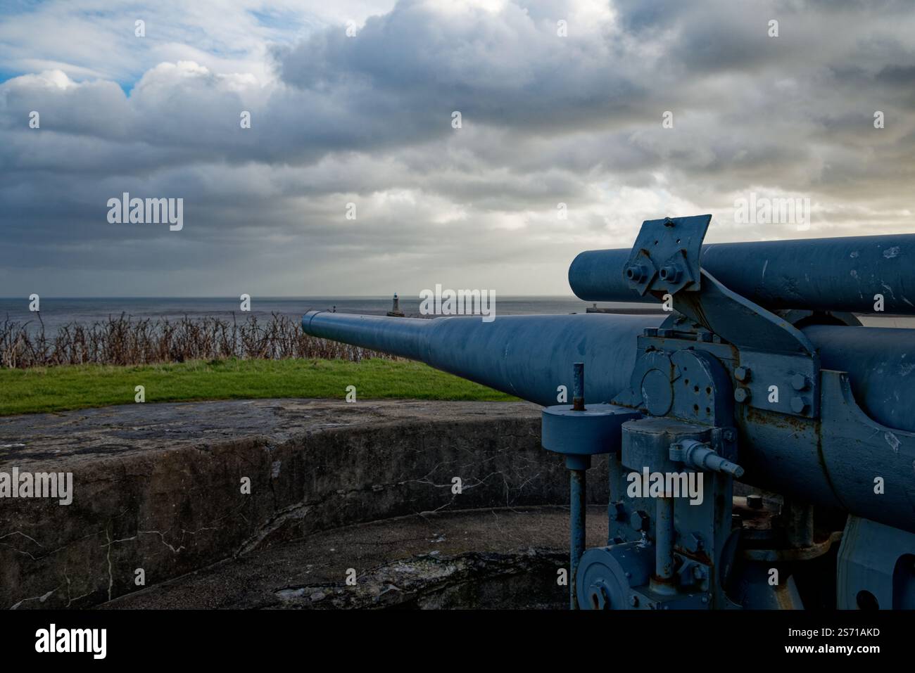 Coastal defence gun at Tynemouth Castle and Priory, Newcastle, England ...