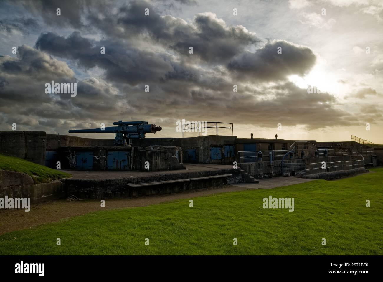 The Mark XXIII 6 inch gun at Tynemouth Castle and Priory, Newcastle ...