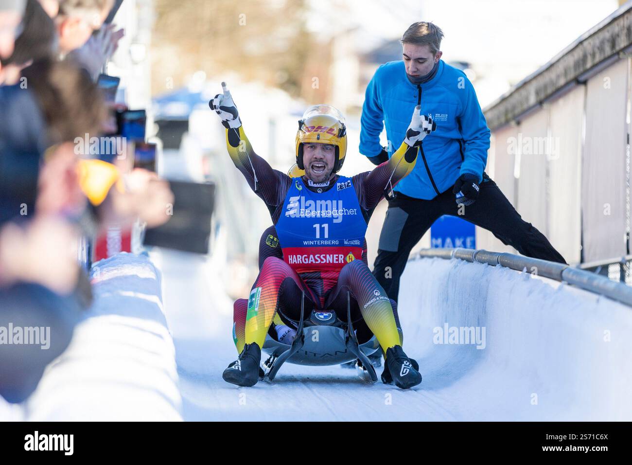 Winterberg, Deutschland. 18th Jan, 2025. Tobias Wendl, Tobias Arlt (GER) bejubeln im Ziel den ...