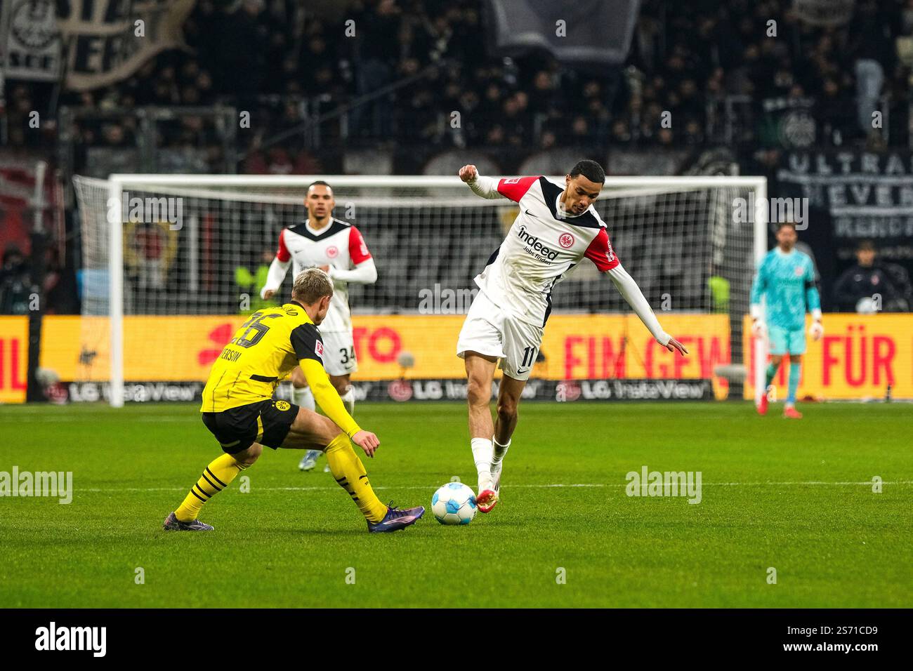 Frankfurt, Deutschland. 17th Jan, 2025. Julian Ryerson (Borussia Dortmund, #26) GER, Eintracht ...
