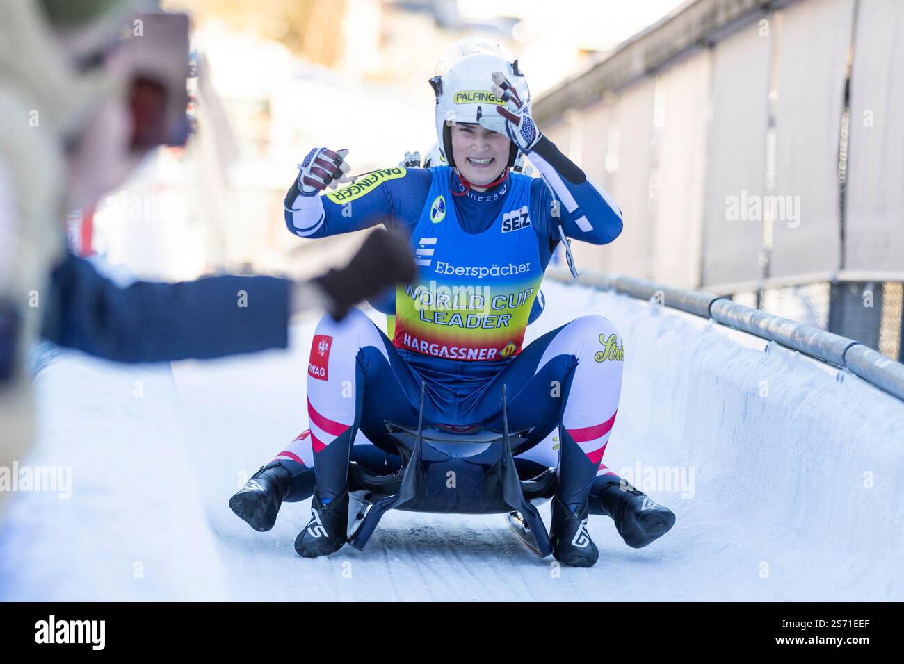 Selina Egle, Lara Michaela Kipp jubeln ?ber den Sieg und den ...