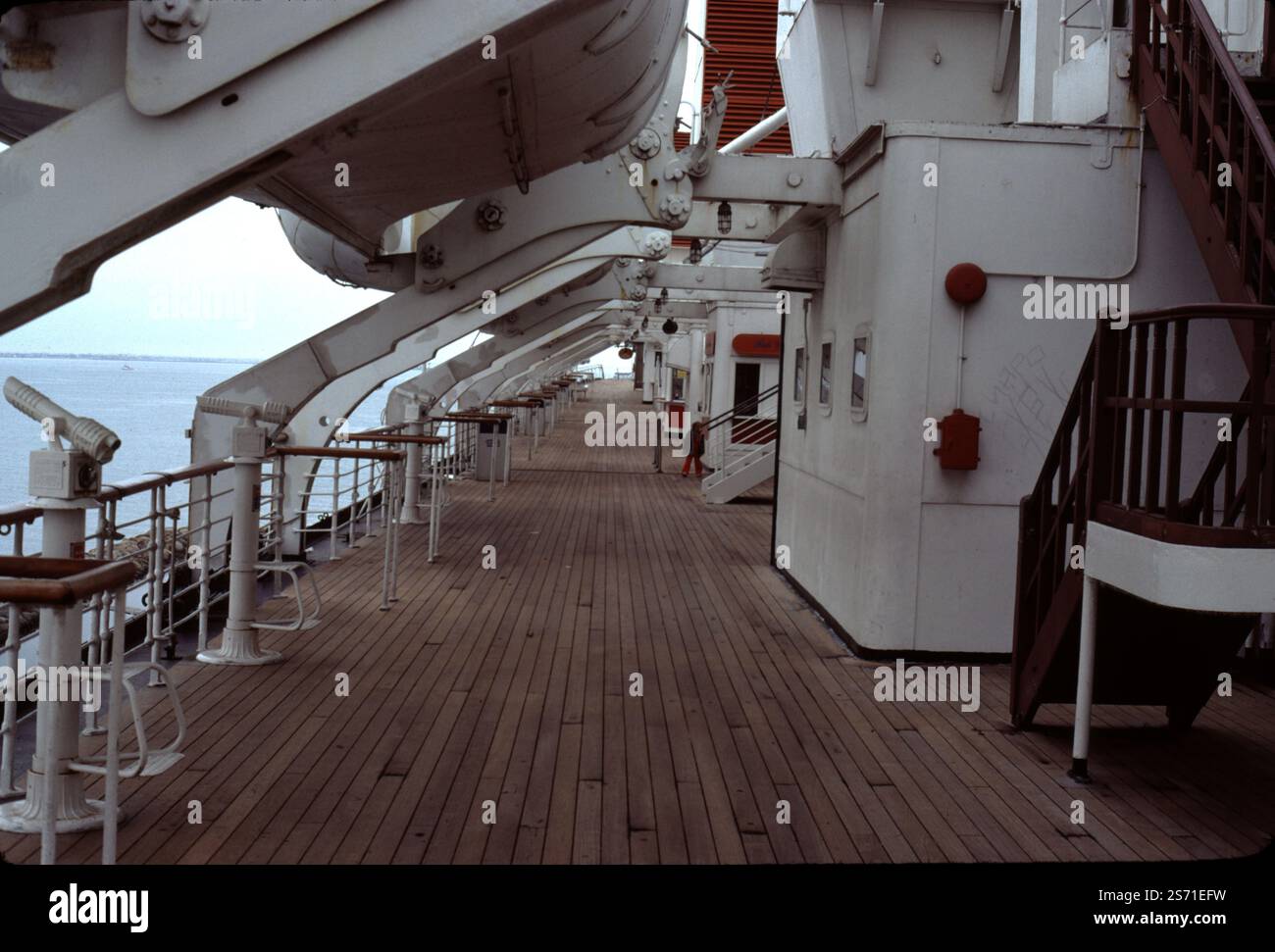 Queen mary grey lady wwii hi-res stock photography and images - Alamy